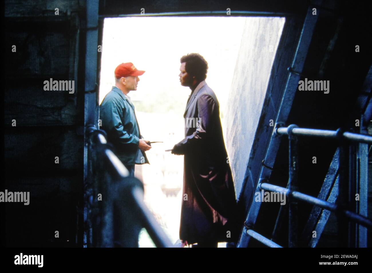 Bruce Willis, Samuel L. Jackson, "Unbreakable" (2000) Buena Vista ...