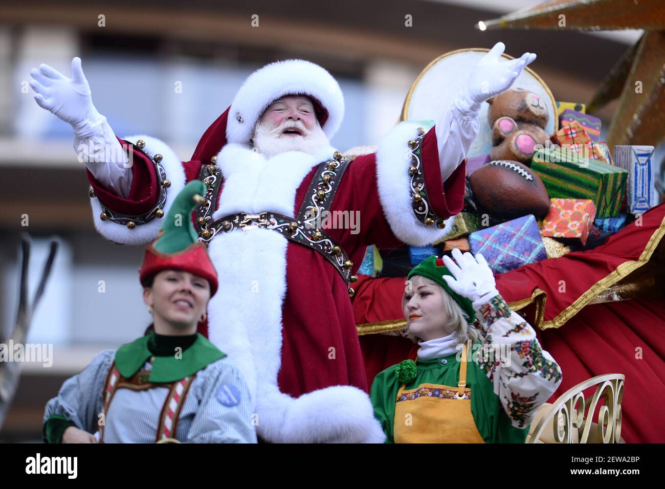 Santa Clause makes an appearance at the 91st Annual Macy's Thanksgiving ...