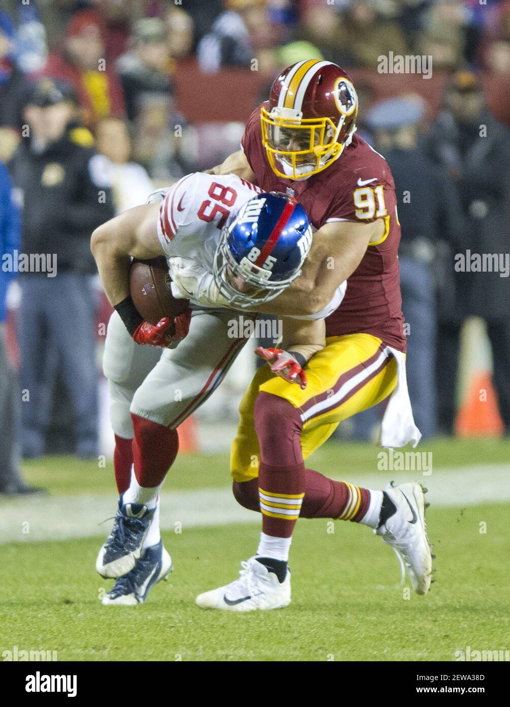 New York Giants tight end Rhett Ellison (85) is brought down by ...