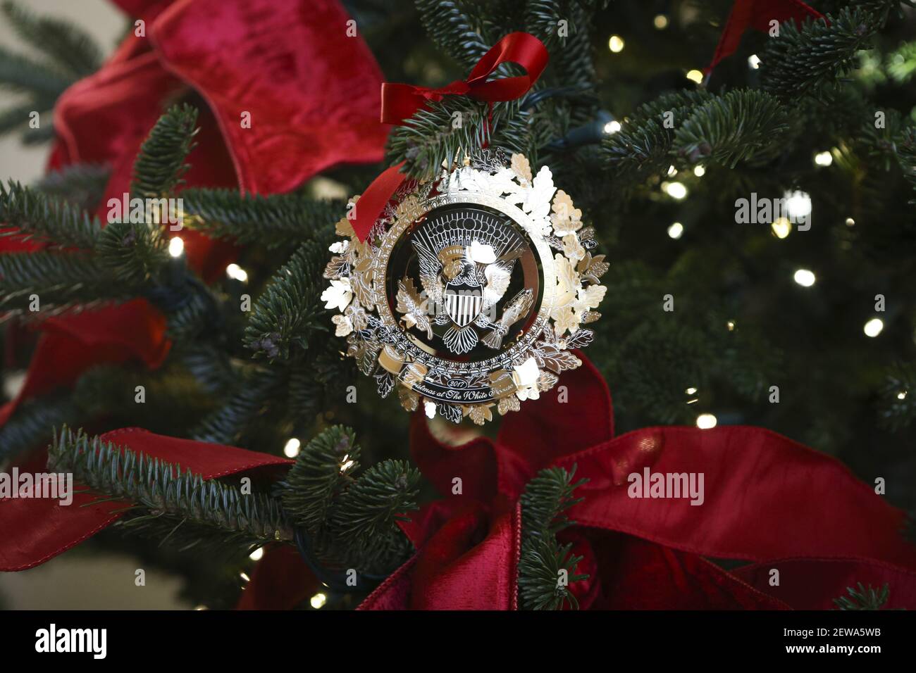 Christmas decor adorns the inside of the White House in Washington, DC ...