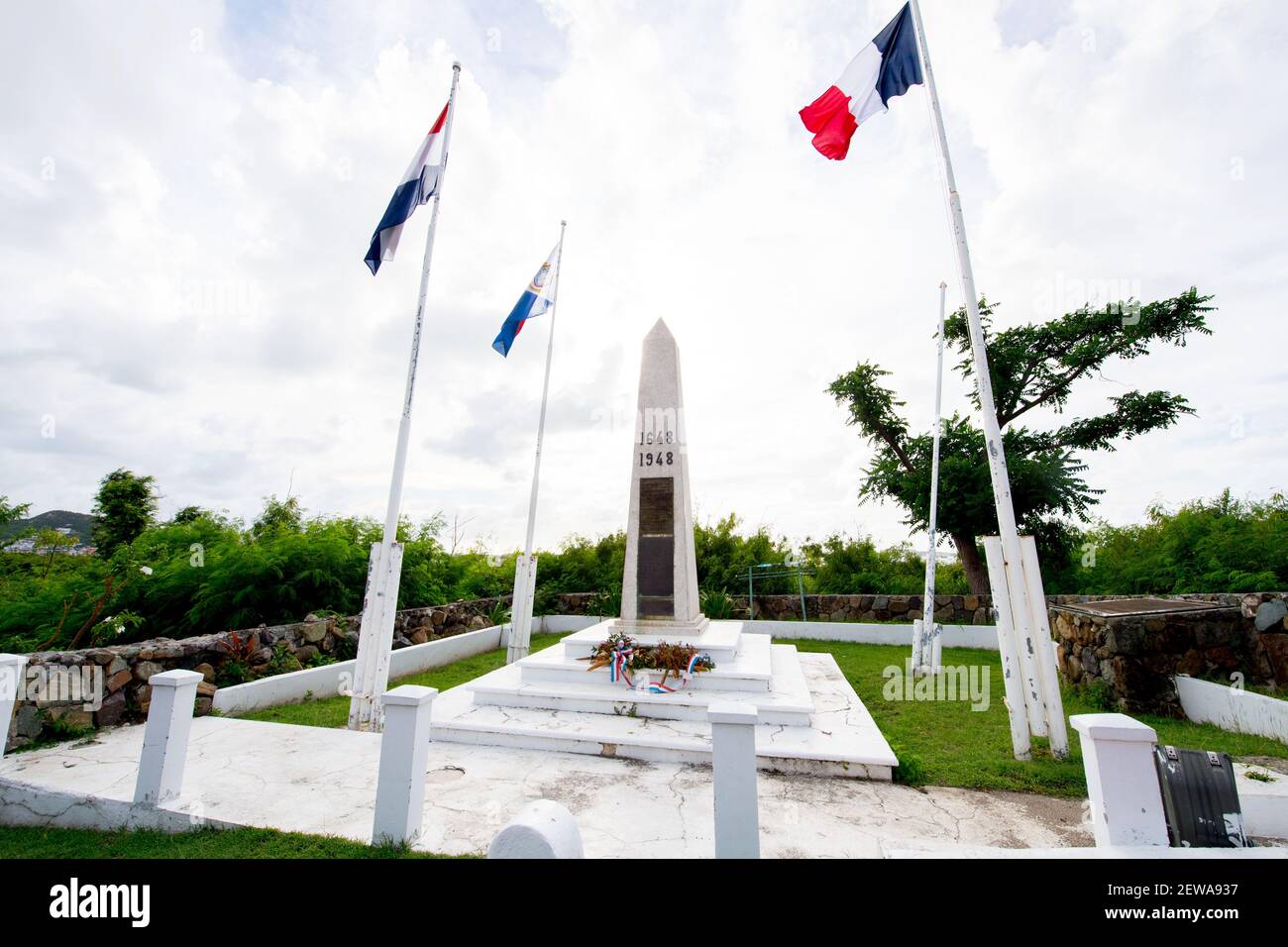 Border Monument of the French and Dutch sides of Sint Maarten (Saint ...