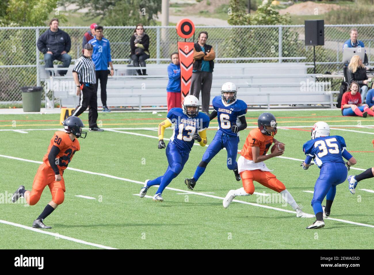 Football action shots hi-res stock photography and images - Alamy