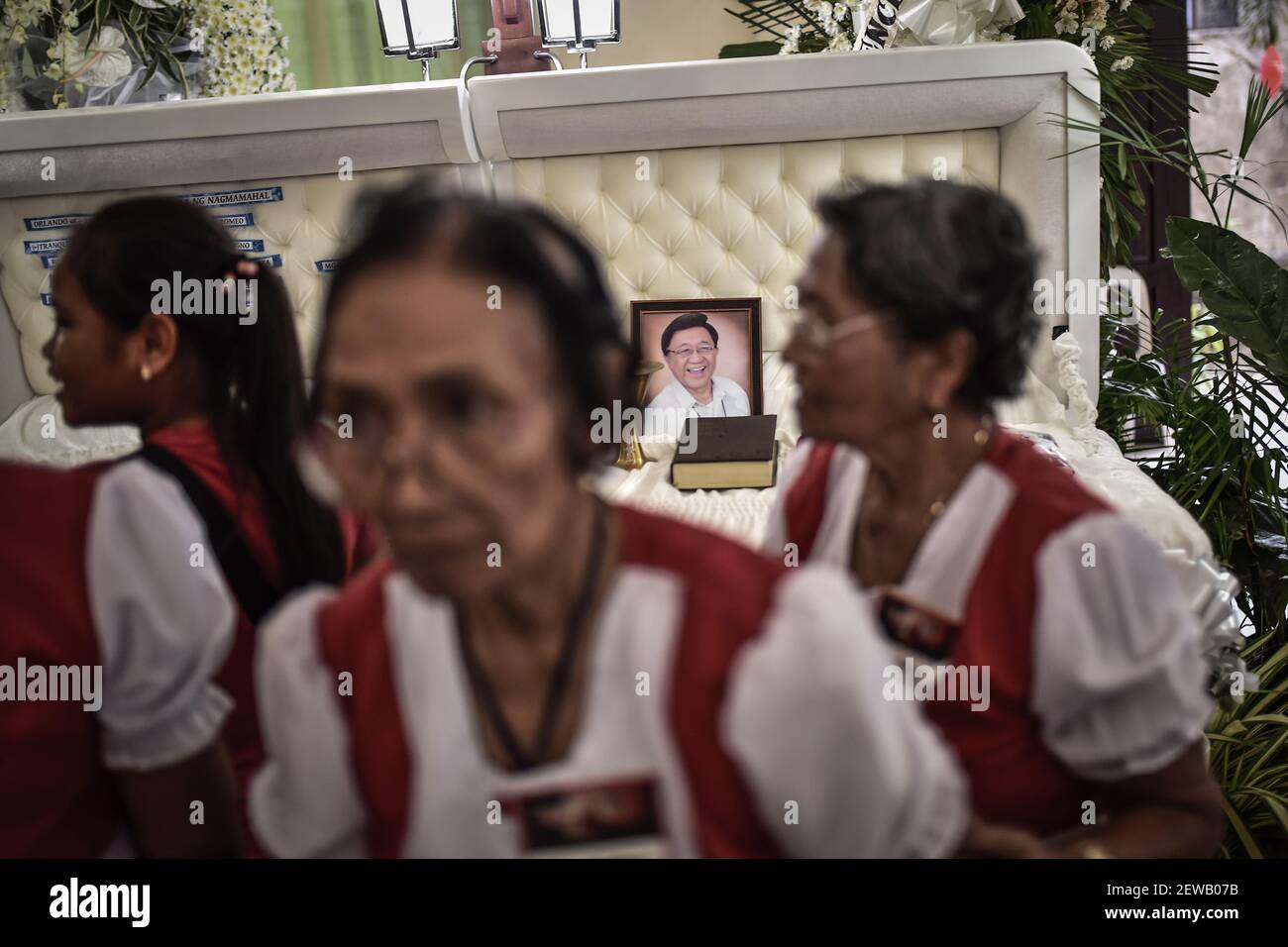 Mourners come to pay respects to activist priest Marcelito "Tito" Paez ...