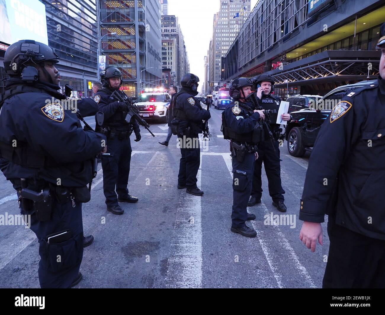 NYPD ESU/SRG officers respond to an Explosion at the Port Authority on ...