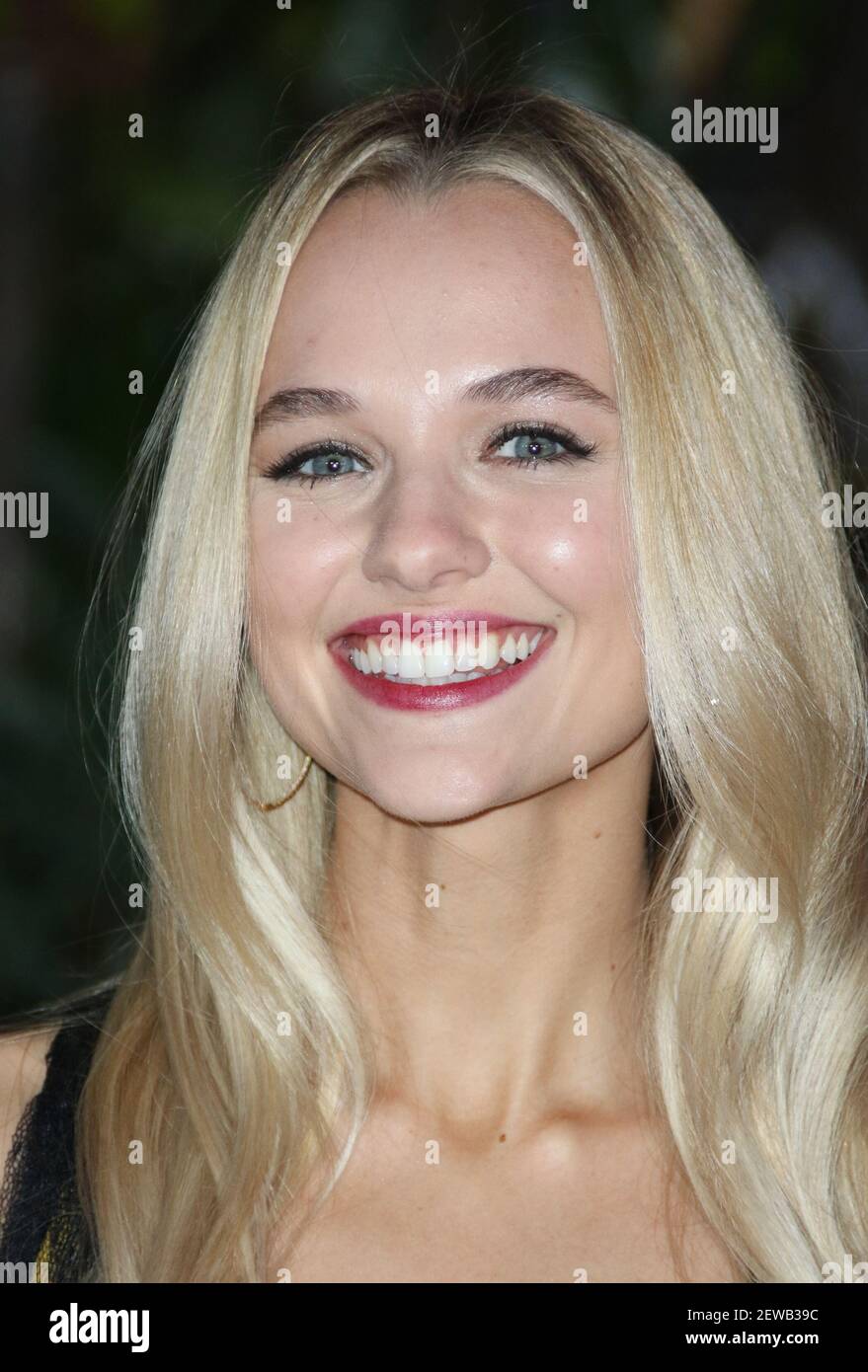 Madison Iseman at the Premiere Of Columbia Pictures' 'Jumanji: Welcome ...