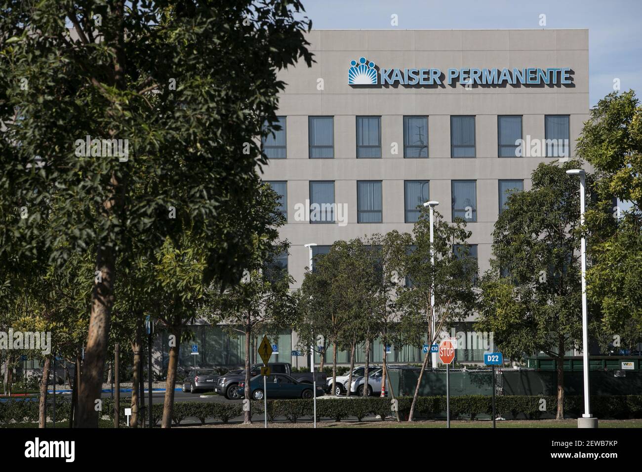 A logo sign outside of a facility occupied by Kaiser Permanente in ...