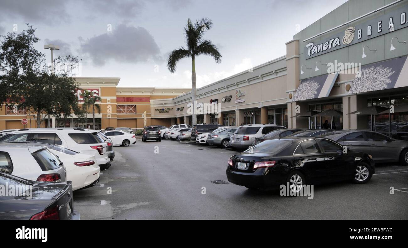 Carter Square strip mall in Miami is where Primos Barber Shop is ...