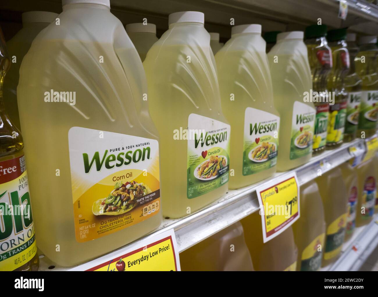 Bottles of Wesson vegetable oil on a supermarket shelf in New York on ...