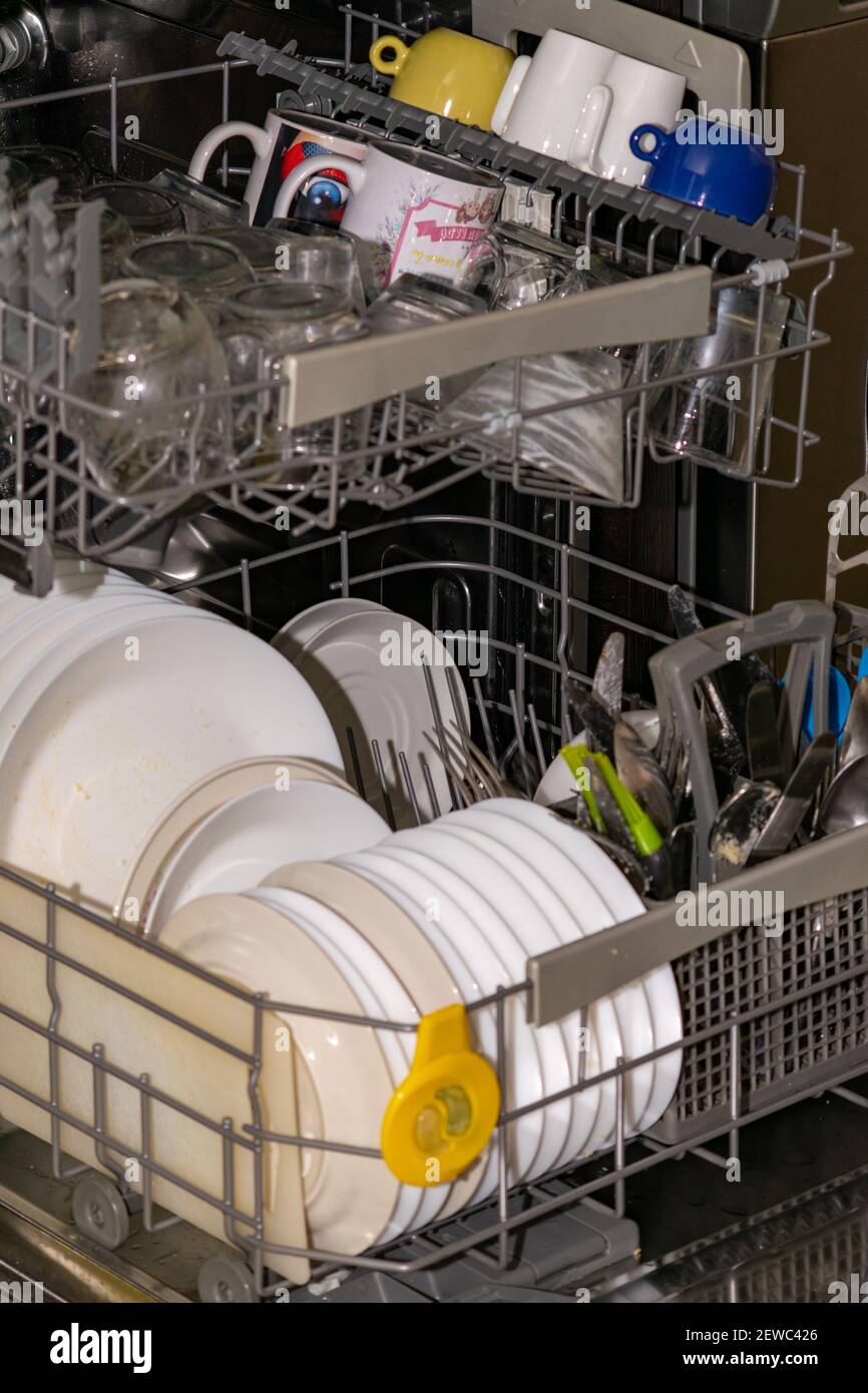Dishwasher machine hi-res stock photography and images - Alamy