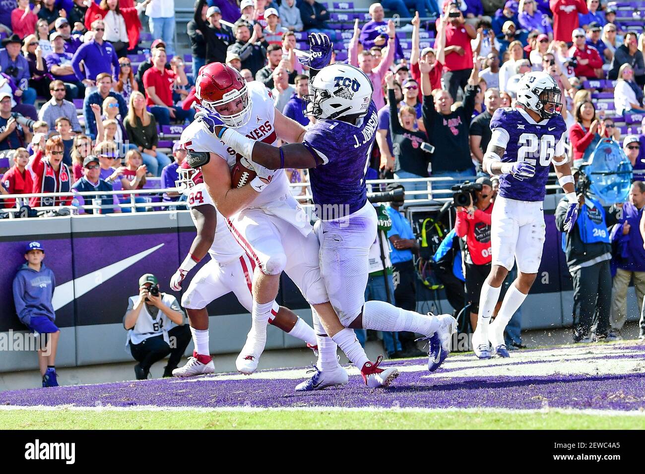 Oklahoma Sooners fullback Carson Meier (45) catches a pass for a ...