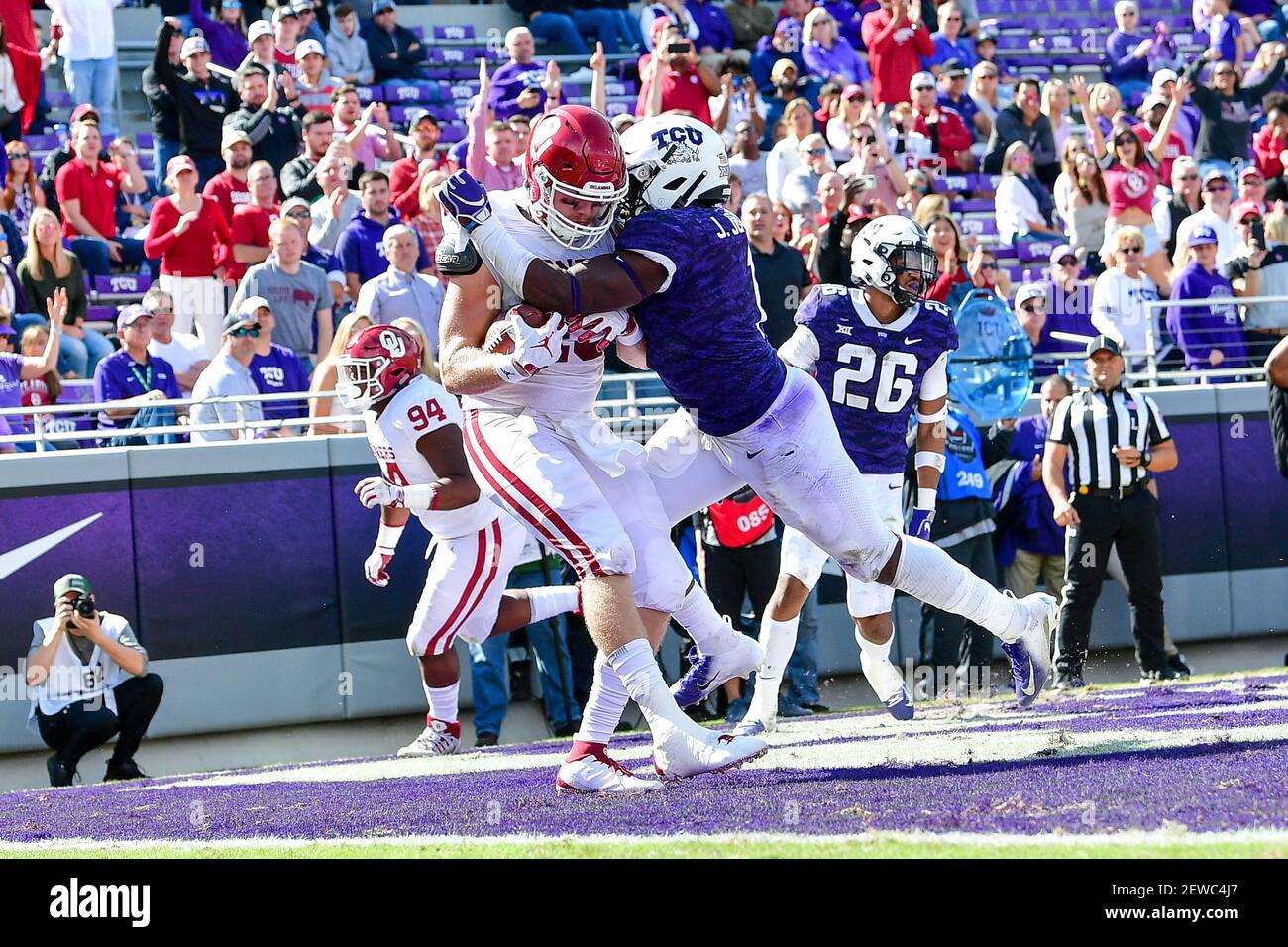 Oklahoma Sooners fullback Carson Meier (45) catches a pass for a ...