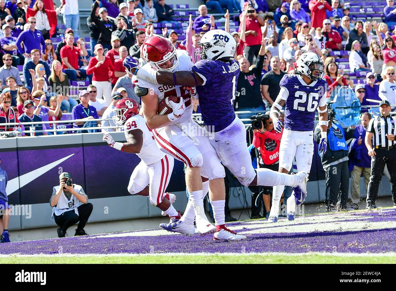 Oklahoma Sooners fullback Carson Meier (45) catches a pass for a ...
