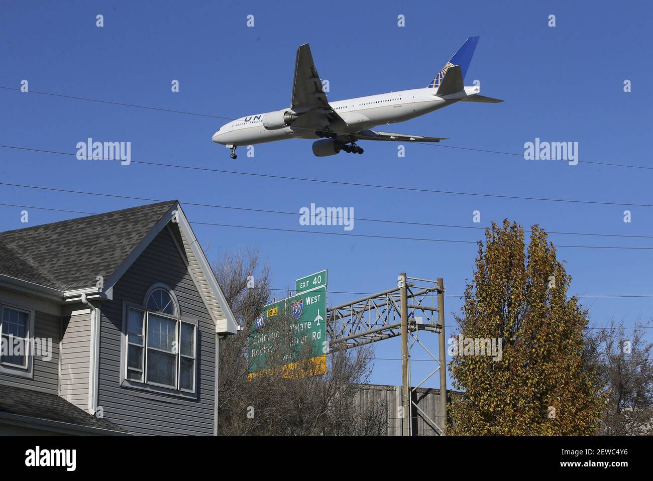 A United Airlines jet prepares to land at Chicago's O'Hare ...