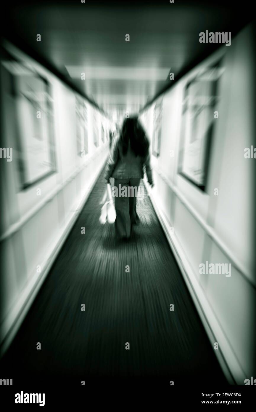 Airport corridor boarding flight hi-res stock photography and images ...