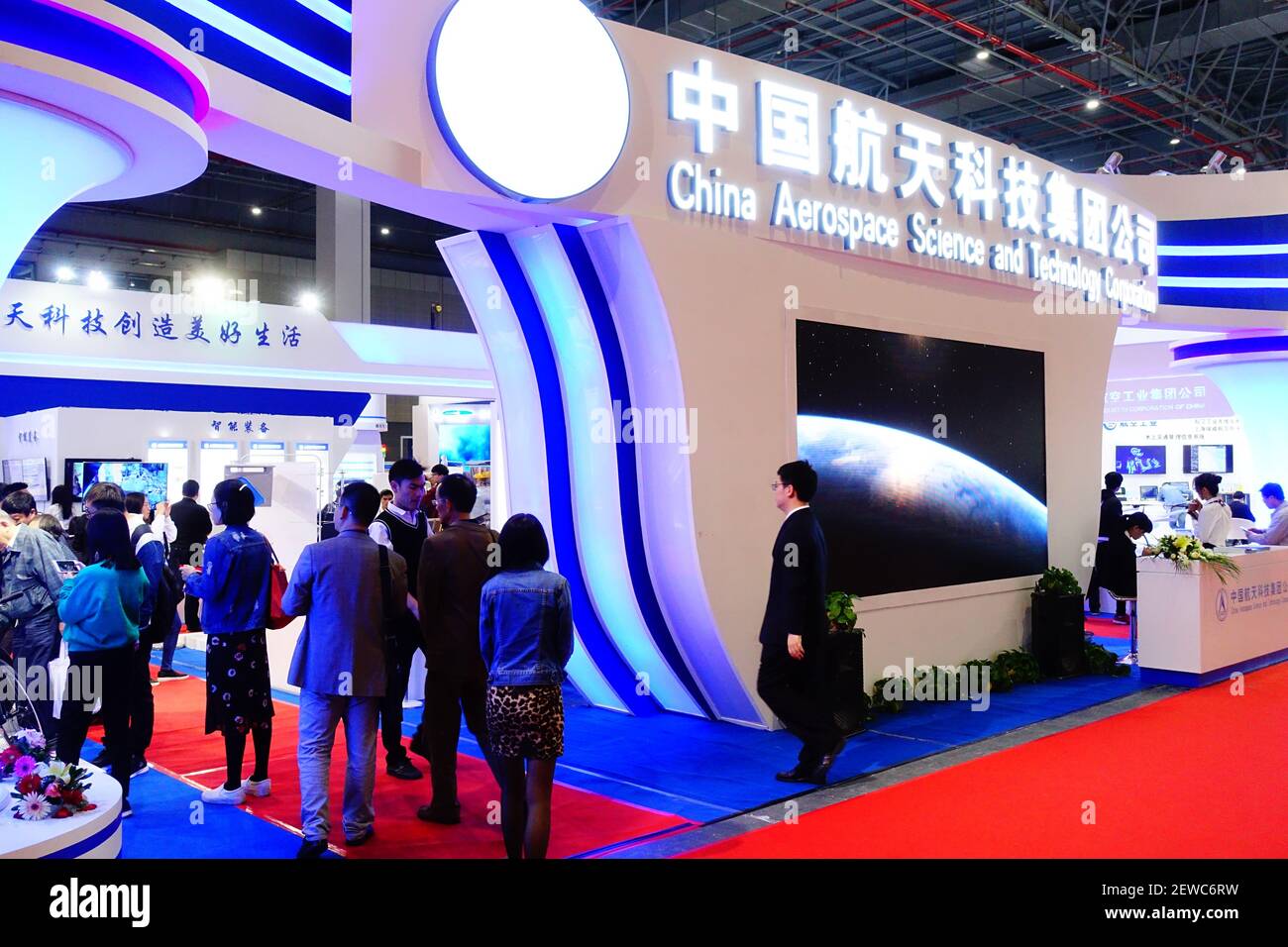 --FILE--People visit the stand of China Aerospace Science and ...