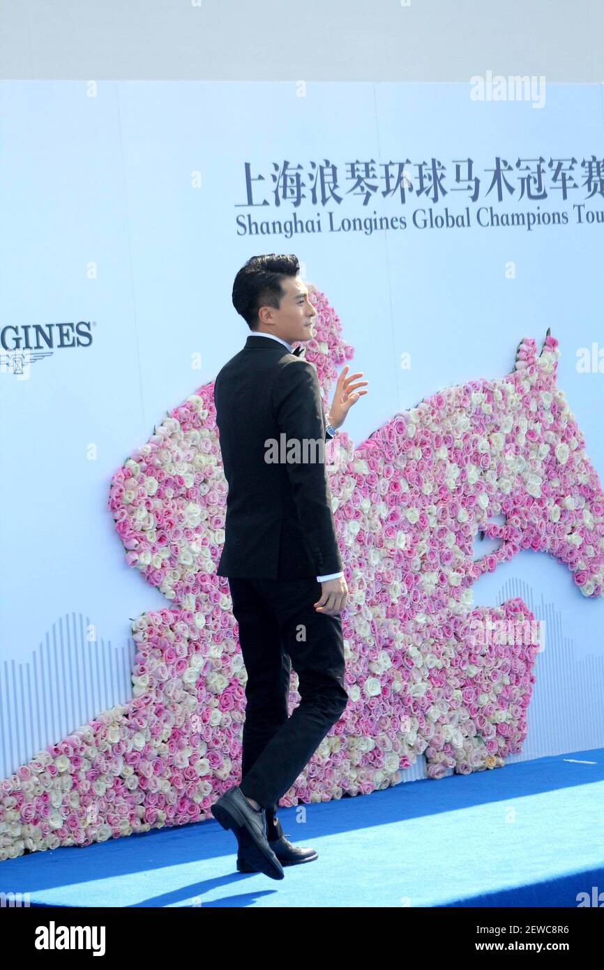 --FILE--Chinese actor Sun Yizhou, also known as Sean Sun, shows off ...
