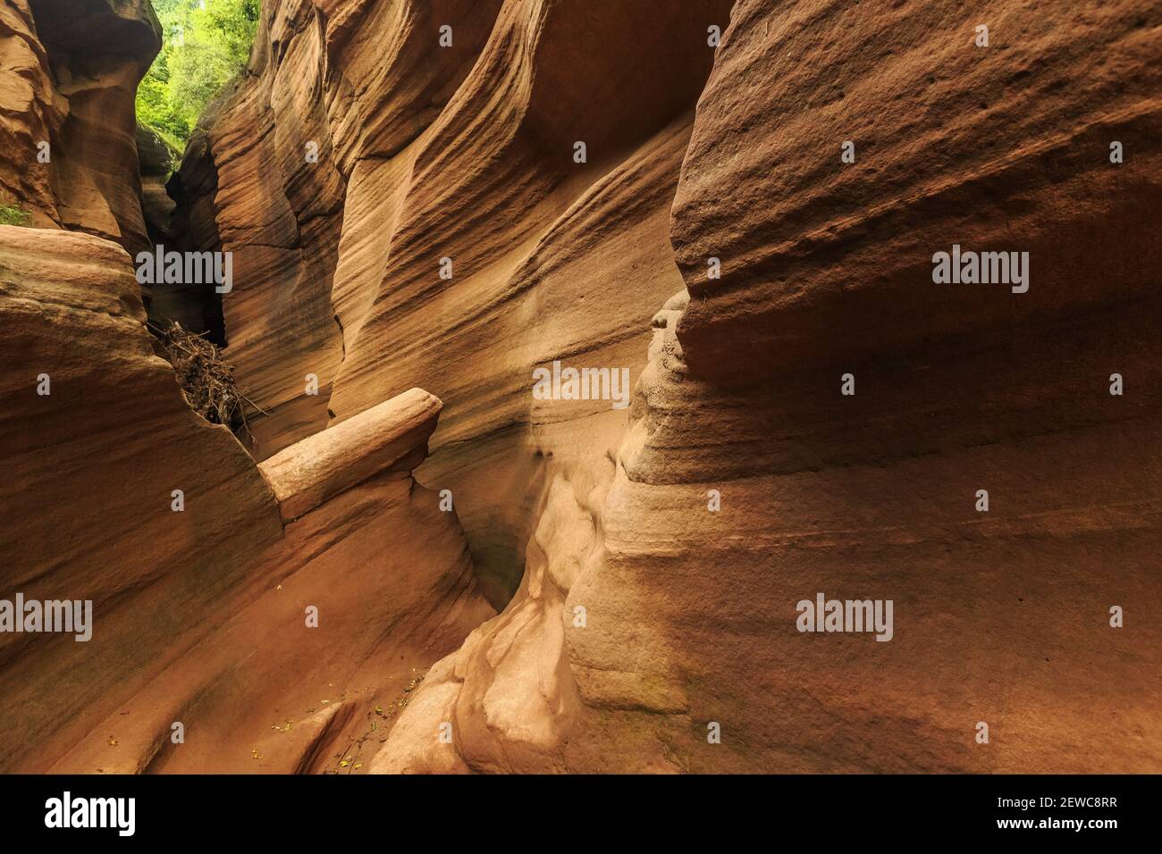--FILE--The astonishing scenery of Yucha Great Canyon, a slot canyon ...