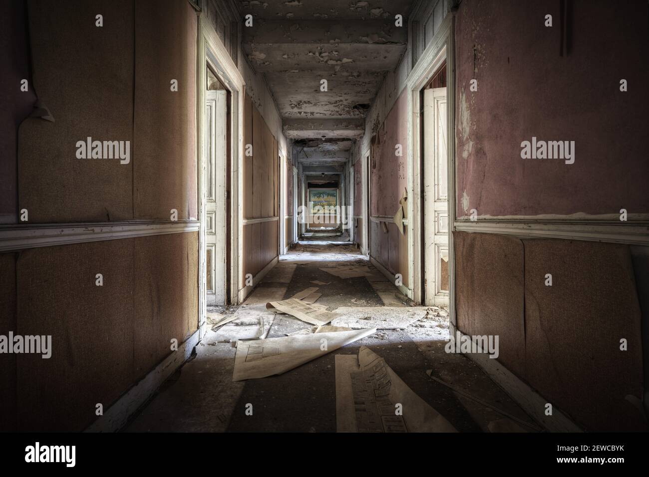 An inside of an abandoned ruined building Stock Photo - Alamy