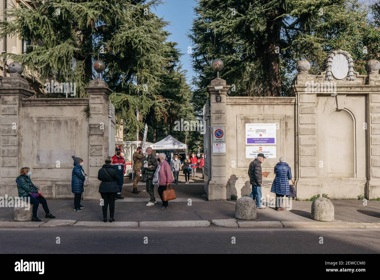 Covid vaccination italy queue milan hi-res stock photography and images ...