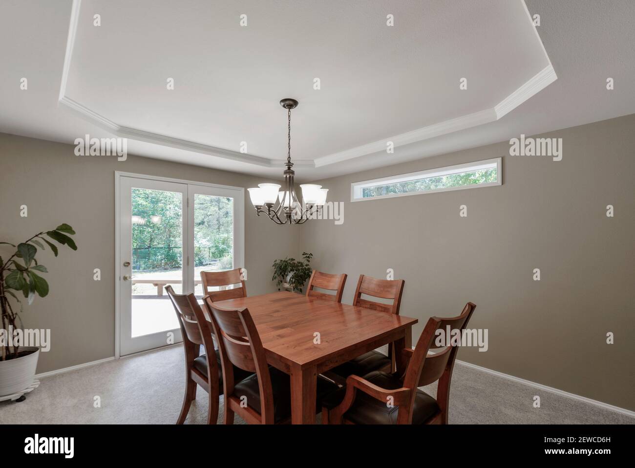 Modern residential dining room interior Stock Photo - Alamy