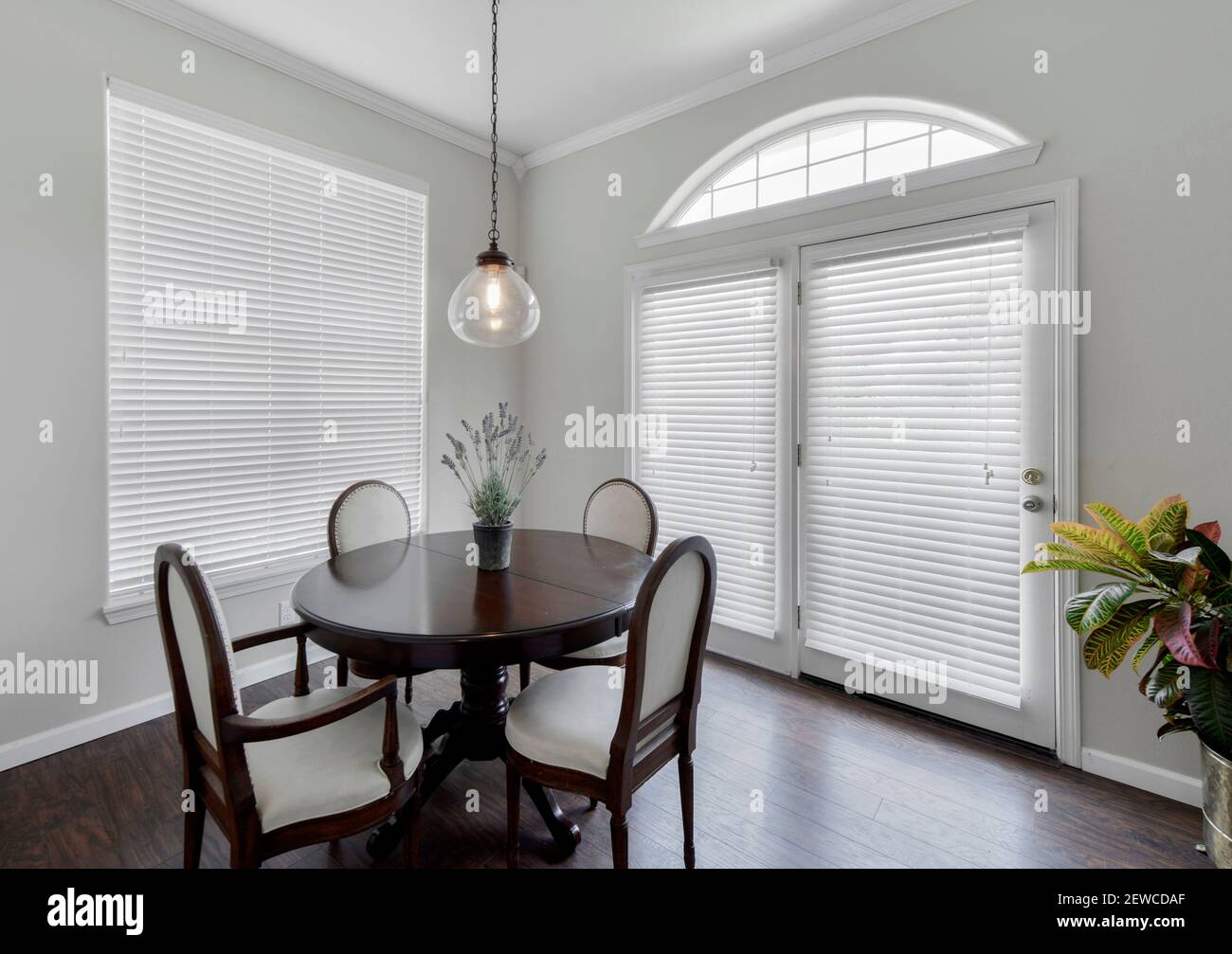 Modern residential dining room interior Stock Photo - Alamy