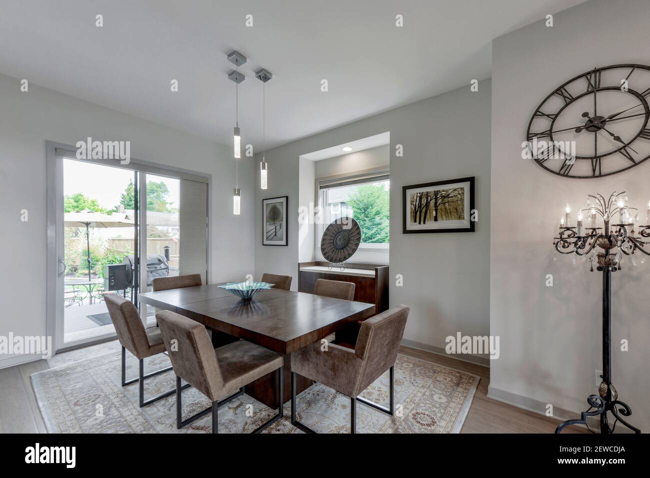 Modern residential dining room interior Stock Photo - Alamy