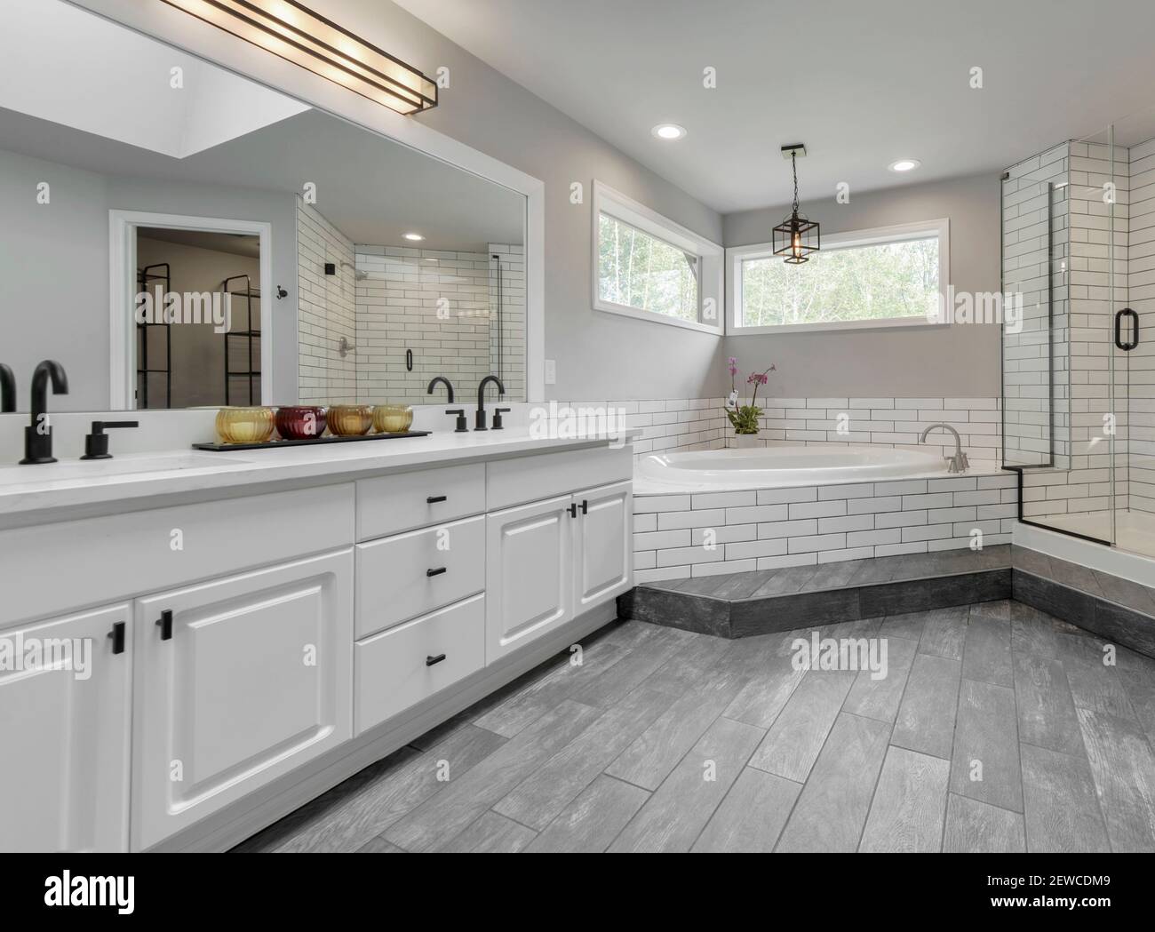 Modern residential bathroom interior Stock Photo - Alamy