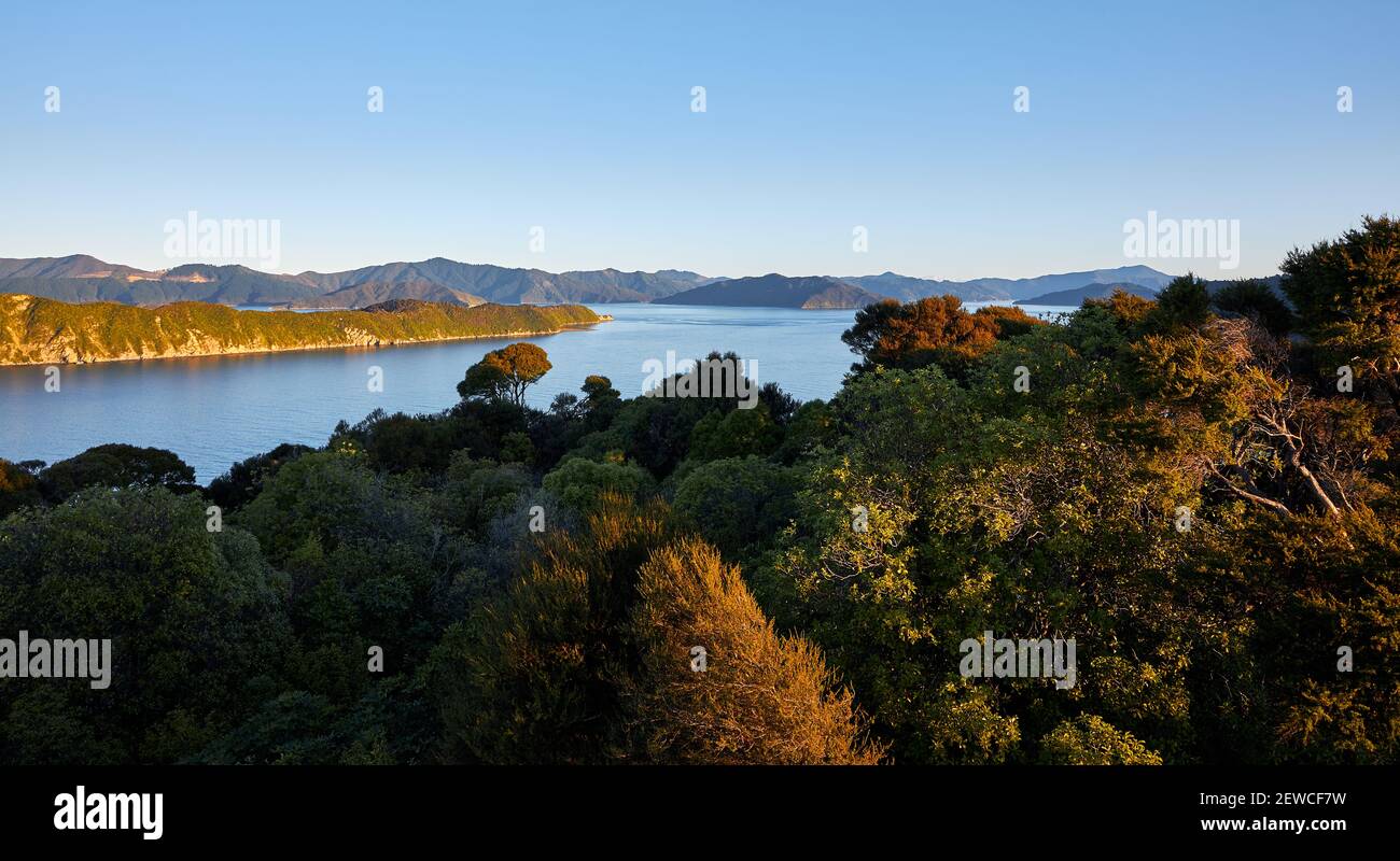 Sanctuary mountain image new zealand hi-res stock photography and ...