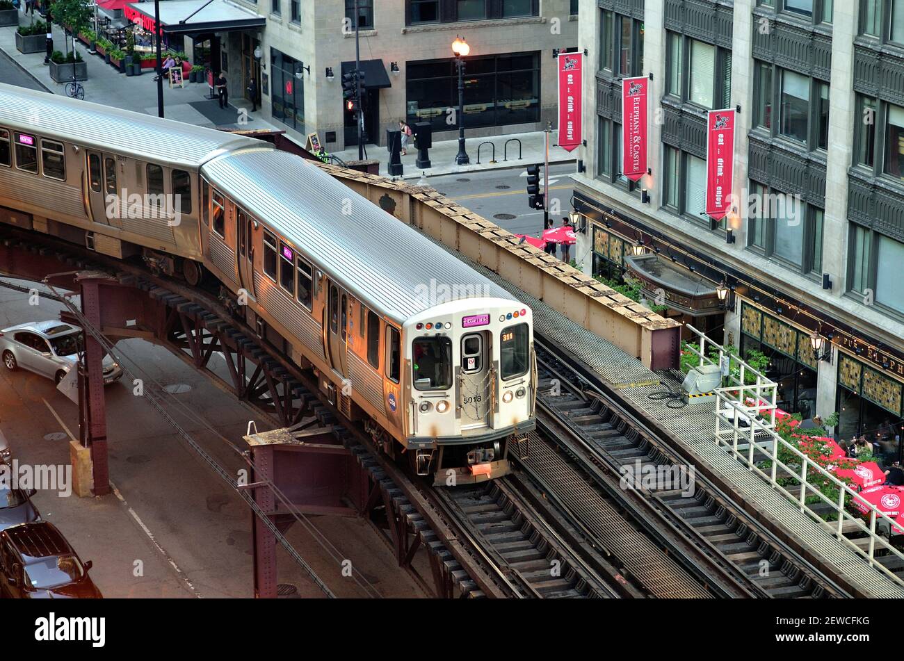 Chicago, Illinois, USA. A CTA Pink Line rapid transit train negotiates ...