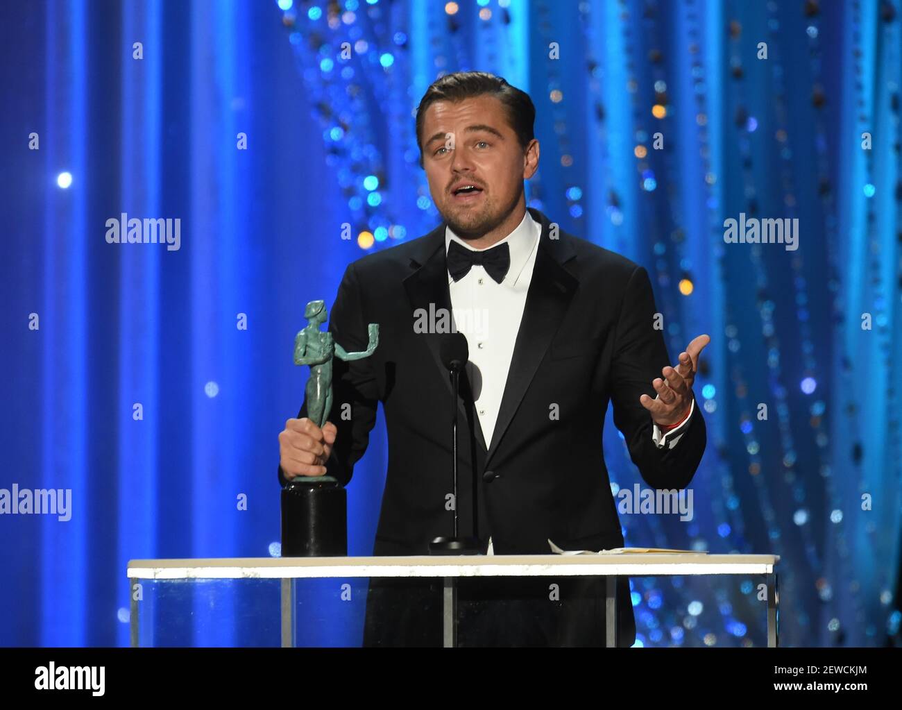 Leonardo Dicaprio accepts the award for Outstanding Male Actor In A ...