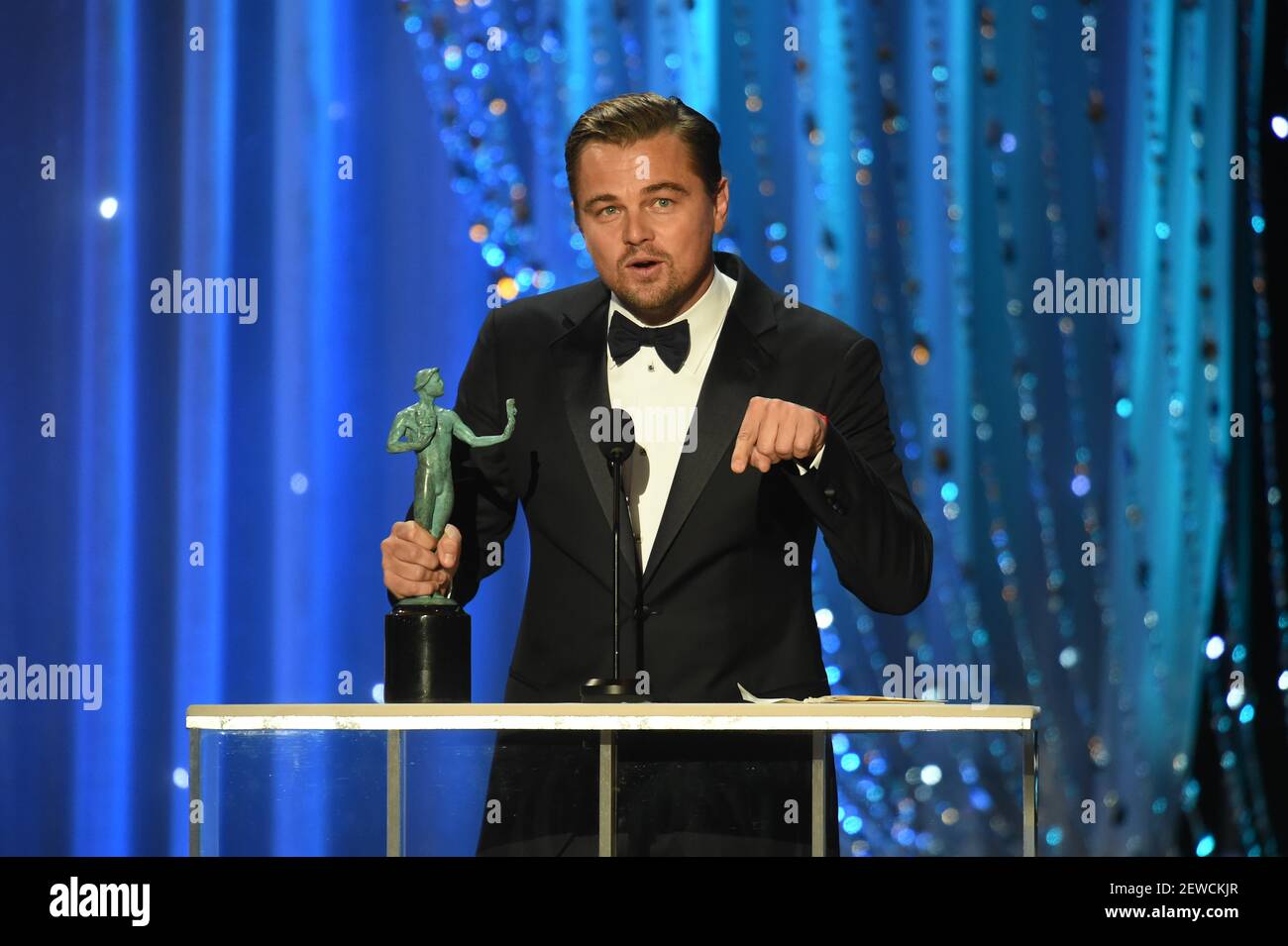 Leonardo Dicaprio accepts the award for Outstanding Male Actor In A ...