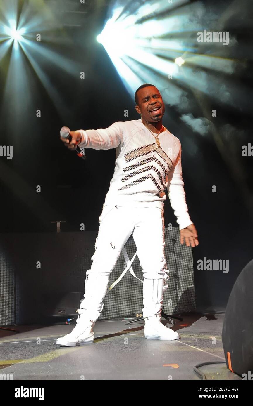 Delious Kennedy of All-4-One performs at Cedar Park Center on February ...