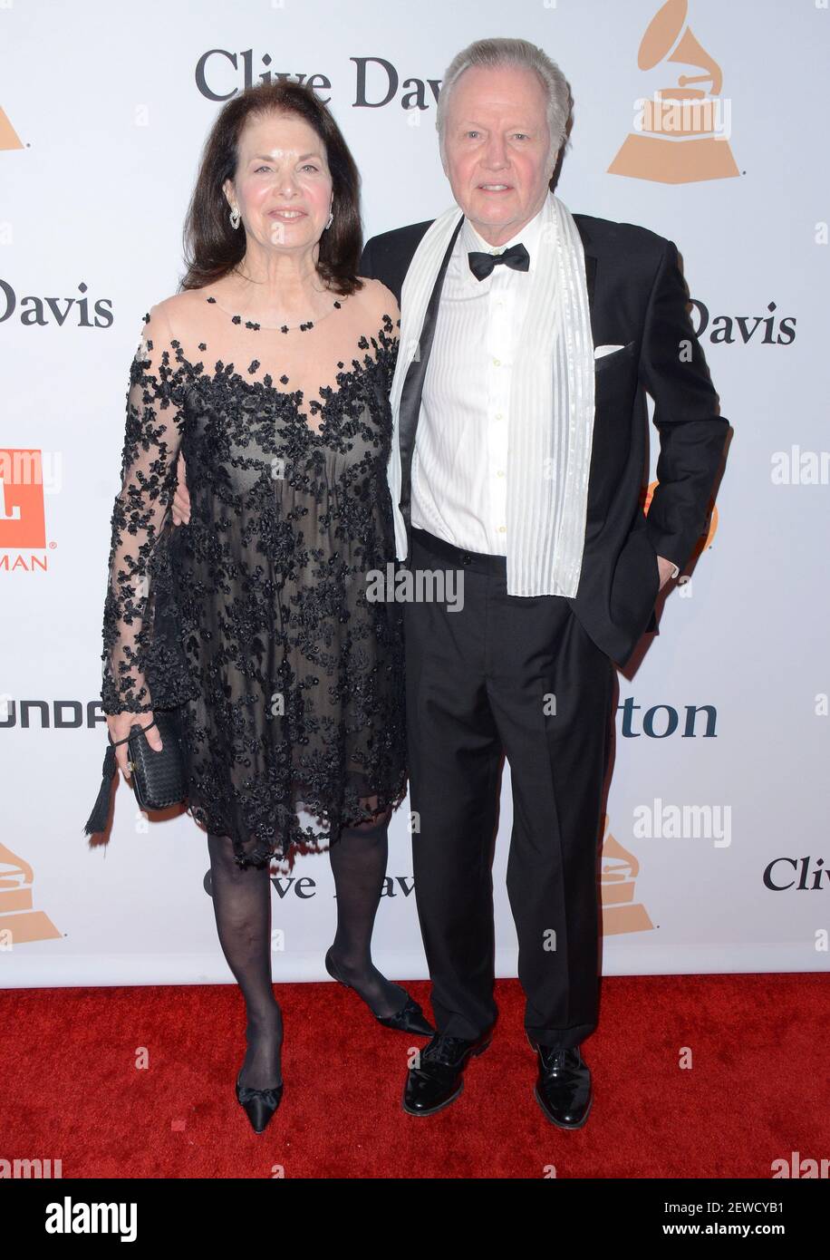 14 February - Beverly Hills, Ca - Sheri Lansing, Jon Voight. Arrivals ...