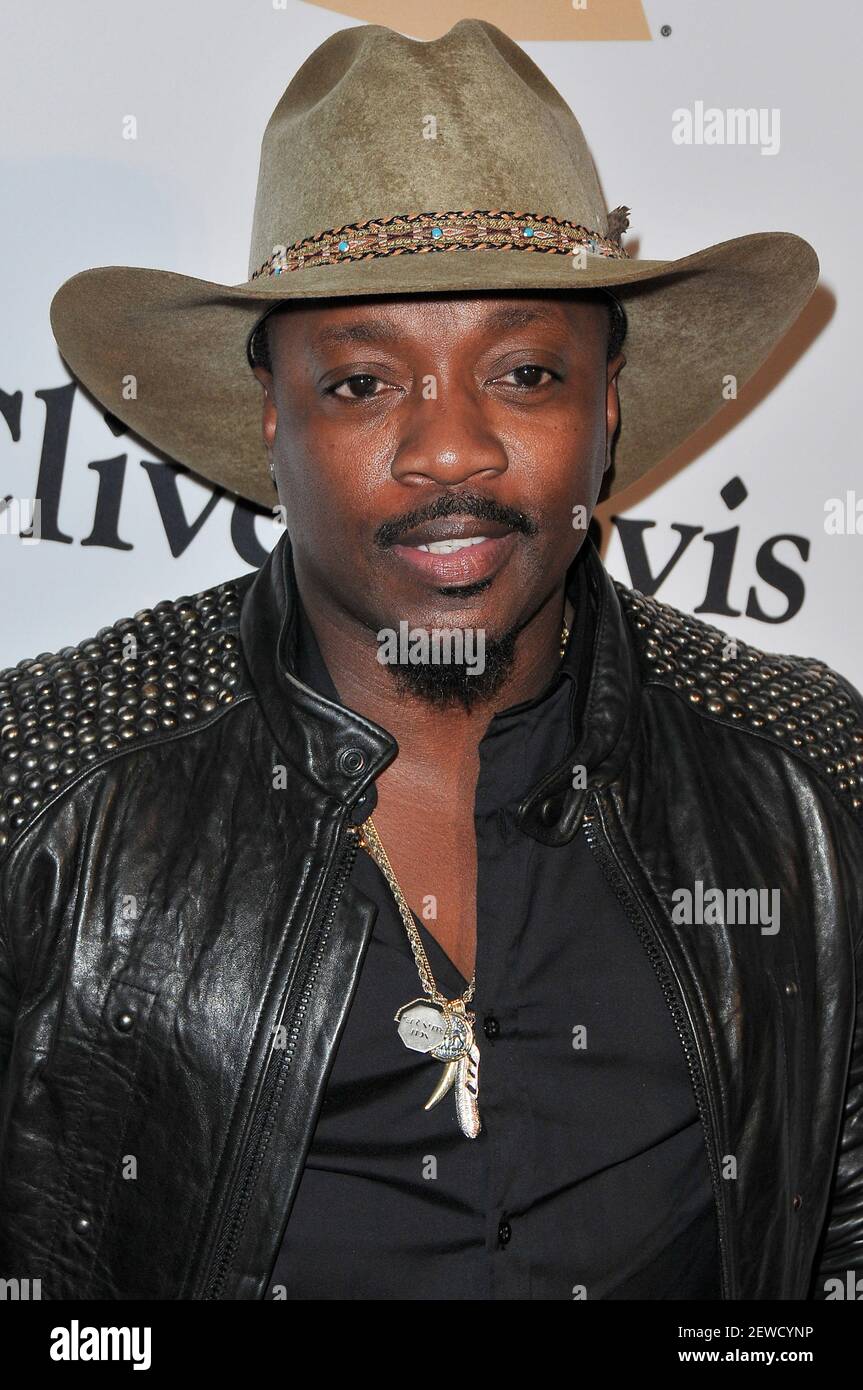 Anthony Hamilton arrives at the 2016 Pre-GRAMMY Gala & Salute to ...