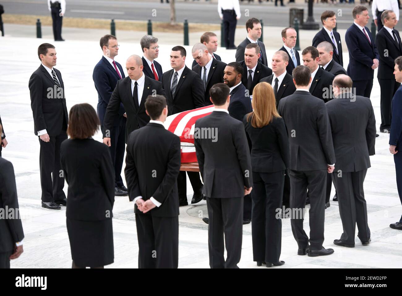 The body of Supreme Court justice Antonin Scalia arrives at the Supreme ...