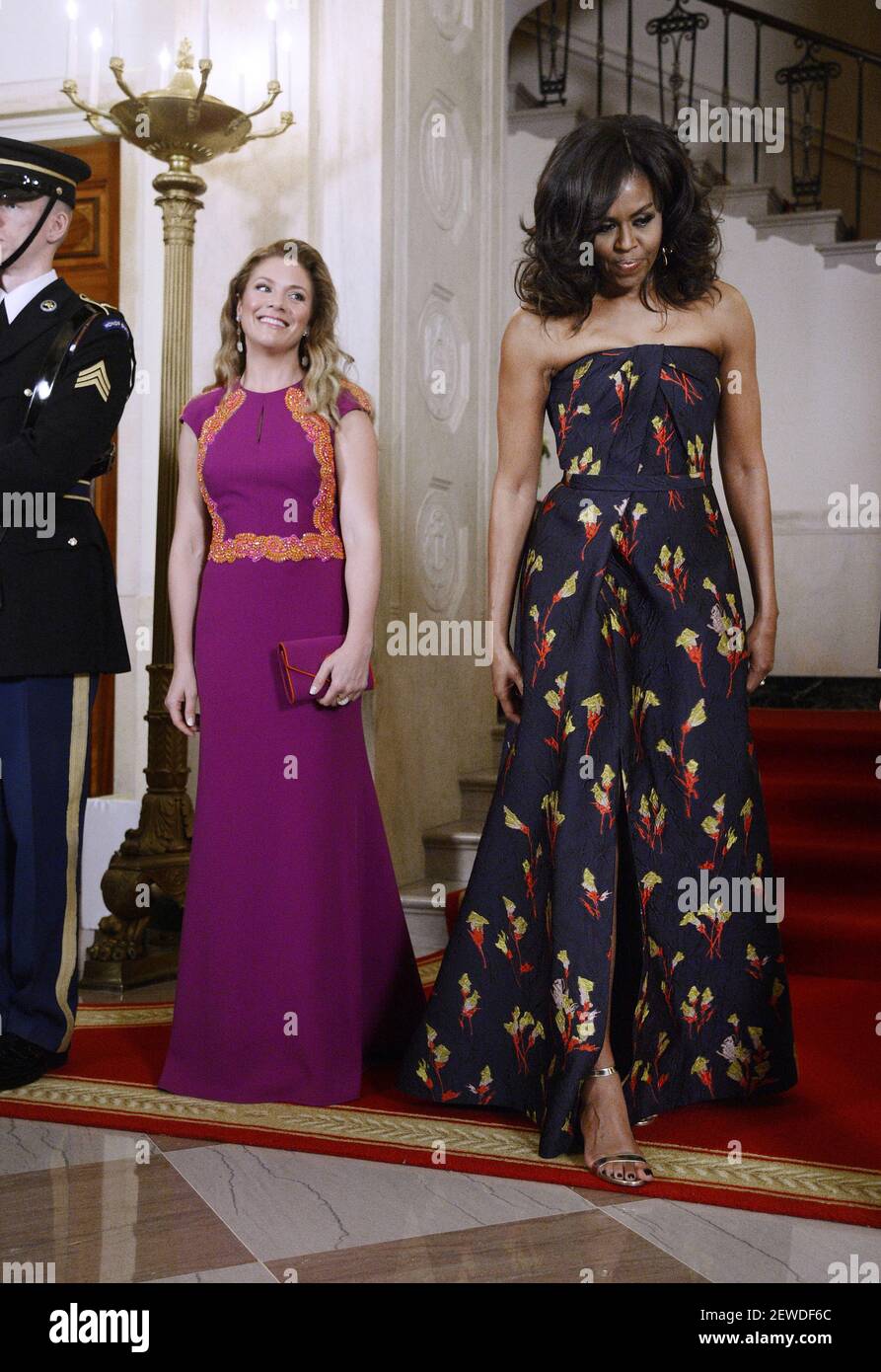 First Lady Michelle Obama and Mrs. Sophie Grégoire Trudeau walk inside ...
