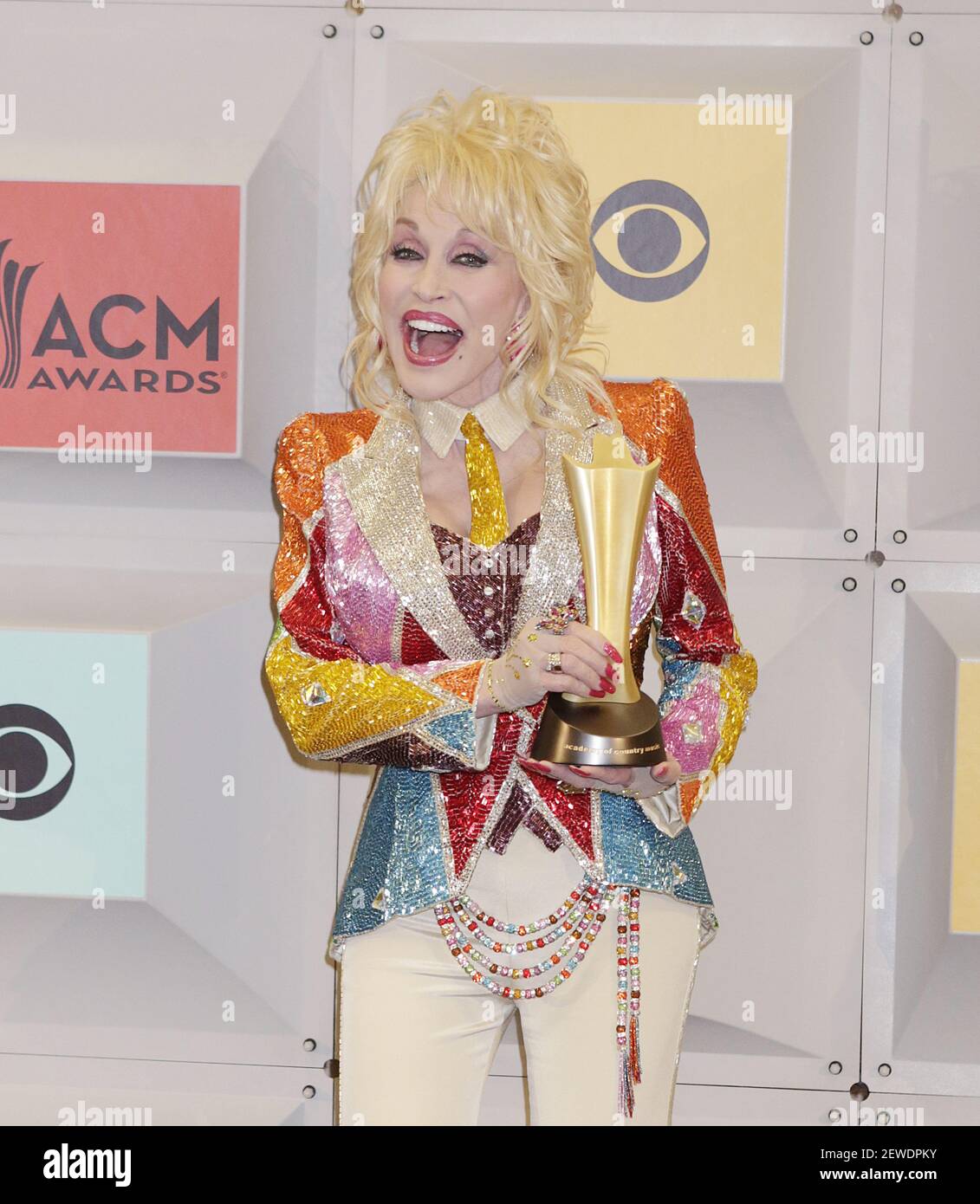 Dolly parton poses hi-res stock photography and images - Alamy