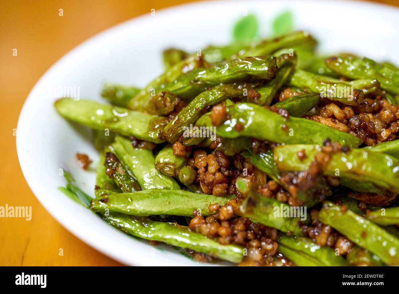 Classic Chinese cooking, stir-fried green beans Stock Photo - Alamy