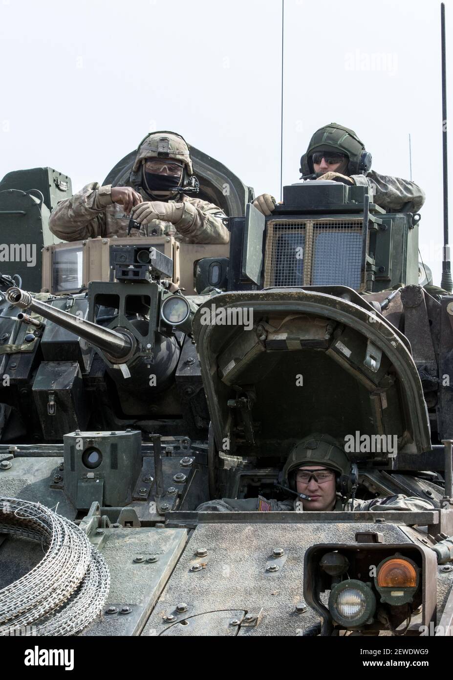 U.S. Army soldiers and M1A1 Bradley infantry fighting vehicle (IFV ...