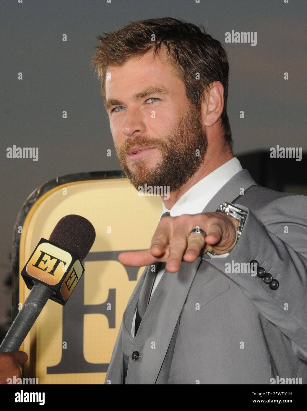 Chris Hemsworth arriving at the LA Premiere of "The Huntsman: Winter's ...