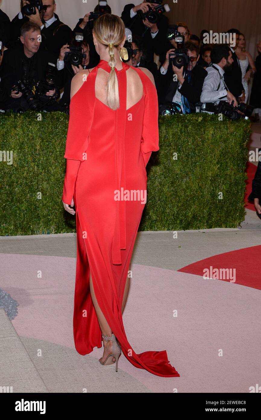 Maria Sharapova arriving at the 2016 Costume Institute Gala Benefit ...