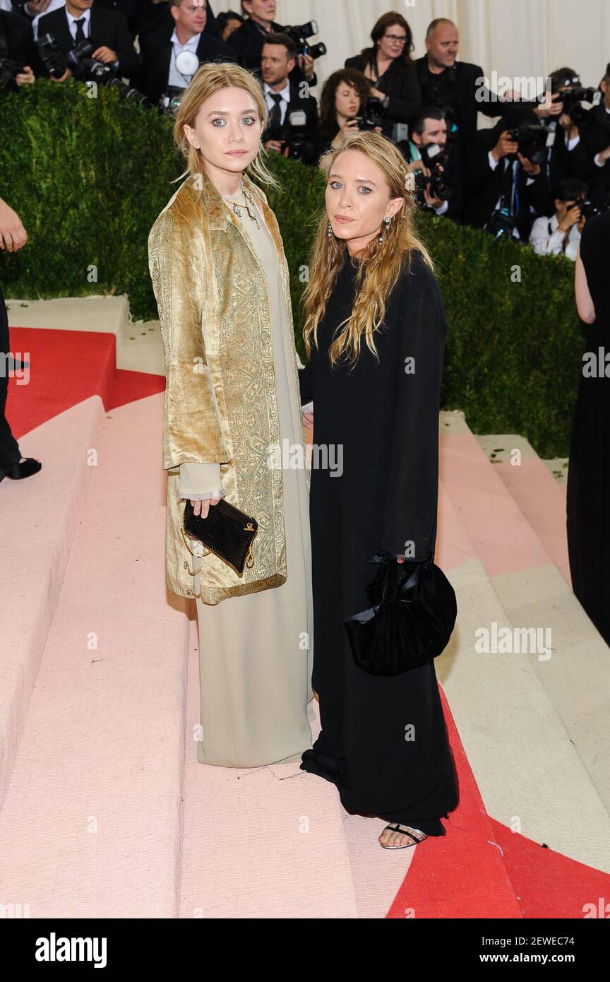 Mary Kate Olsen, Ashley Olsen attending the Metropolitan Museum of Art ...