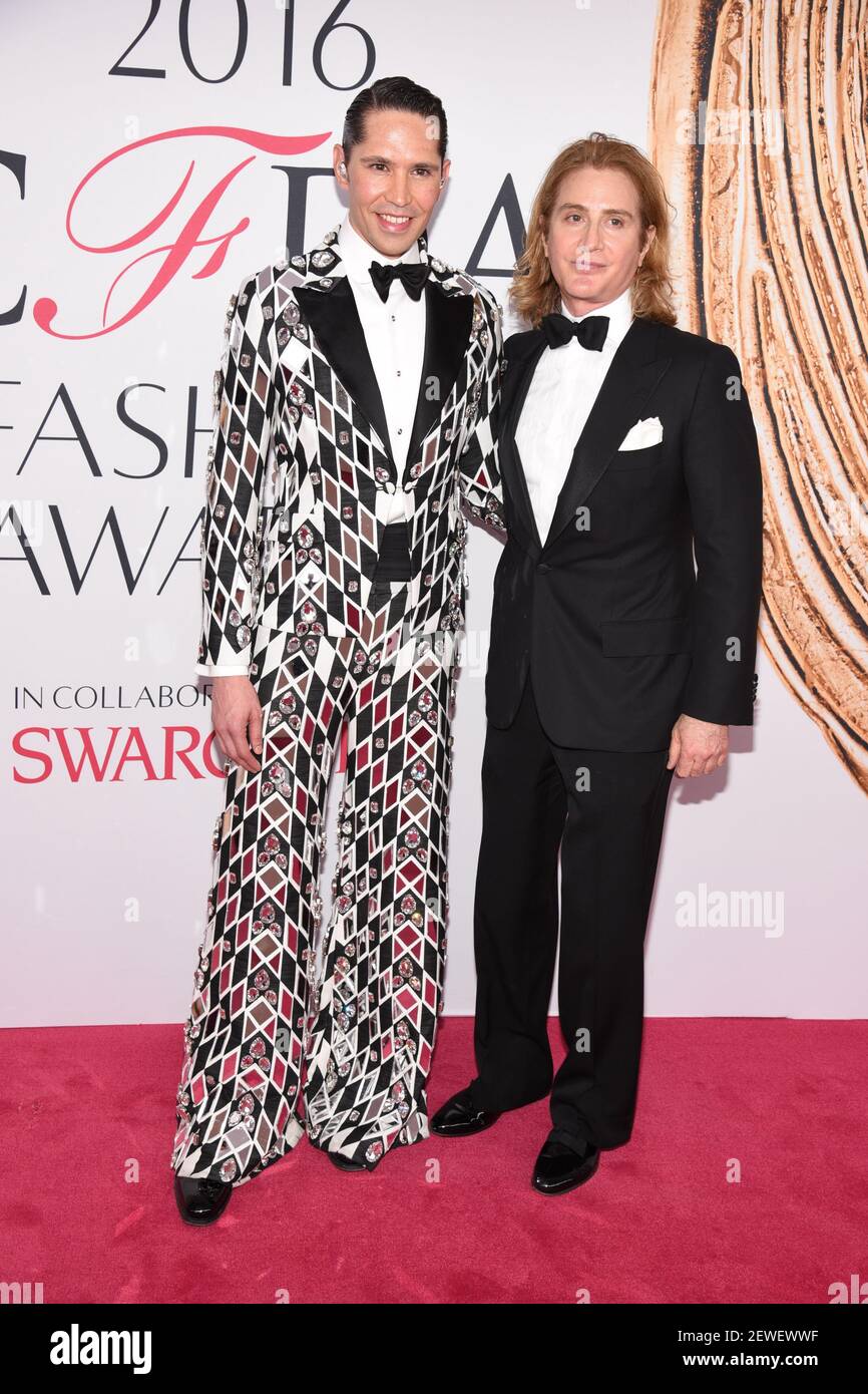 Di Mondo and Eric Javits at The 2016 CFDA Fashion Awards in ...