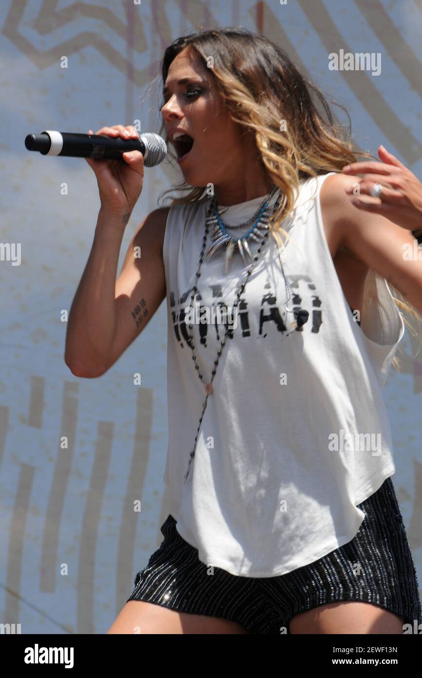 11 June 2016 - Nashville, Tennessee - Jana Kramer. 2016 CMA Music ...