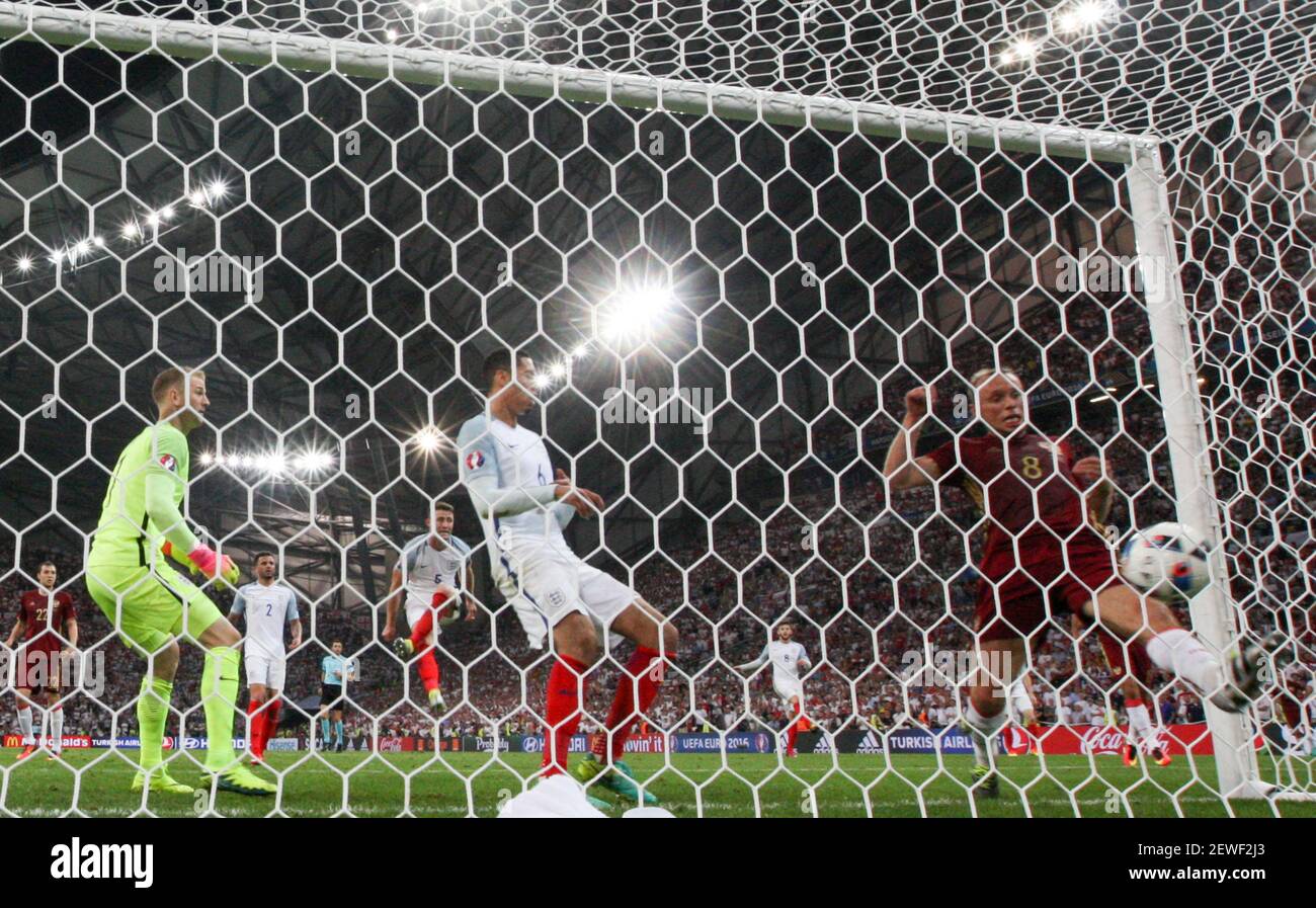 Denis Glushakov (RUS), Joe Hart (ENG), bramka. Photo by Tomasz ...