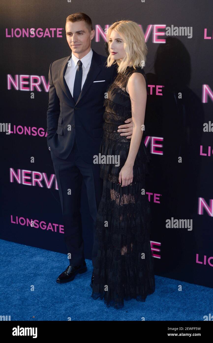 Gif De Dave Franco E Emma Roberts