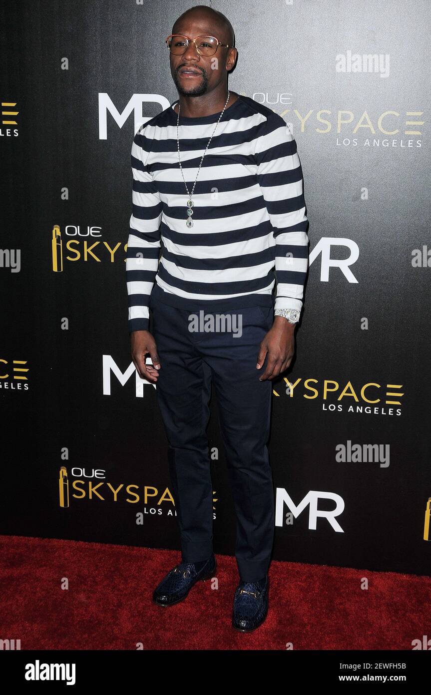 Floyd Mayweather arrives at the OUE SKYSPACE LA Launch held at the US ...
