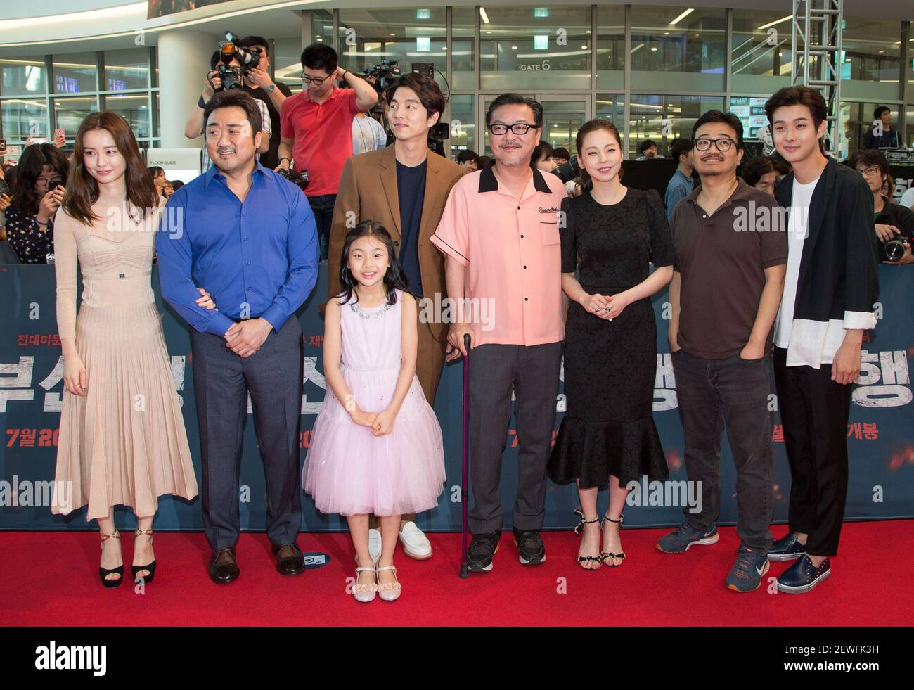 18 July 2016 - Seoul, South Korea : (L to R) South Korean actors Jung ...