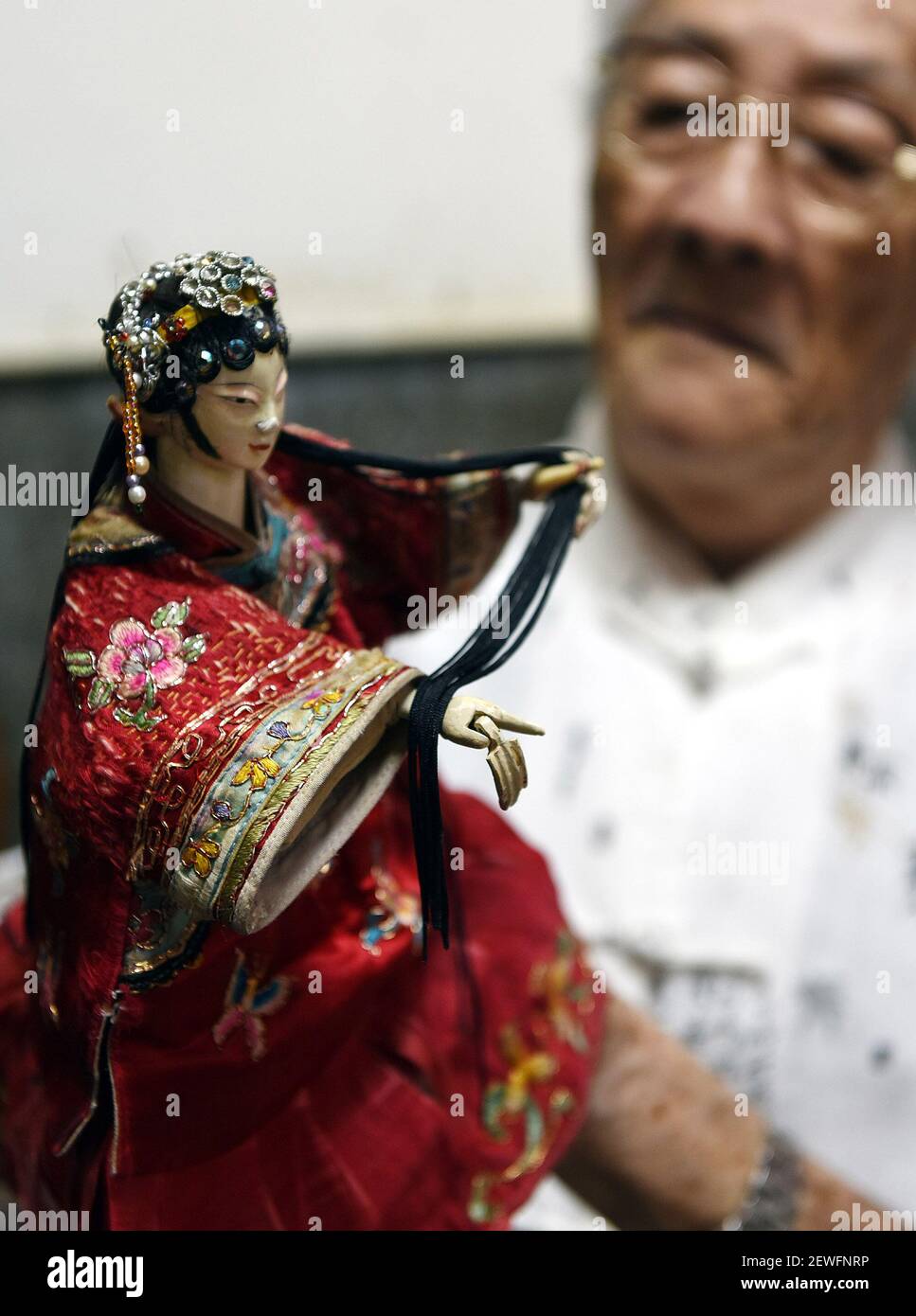 (160723) -- TAIPEI, July 23, 2016 (Xinhua) -- Chen Xihuang, an 85-year ...