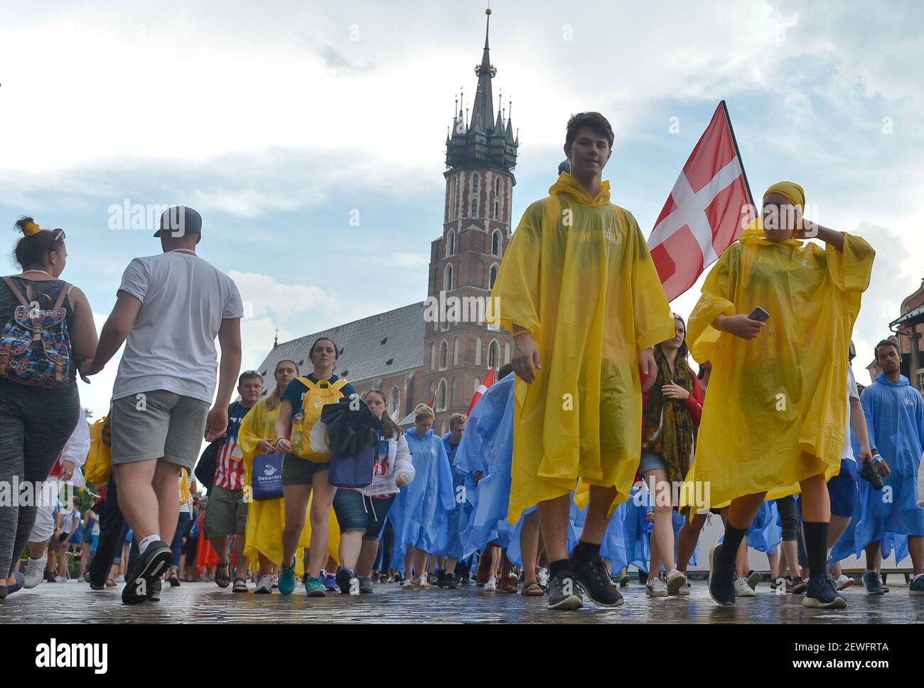 Pilgrims from all around the world surprised by a rain in the center of ...